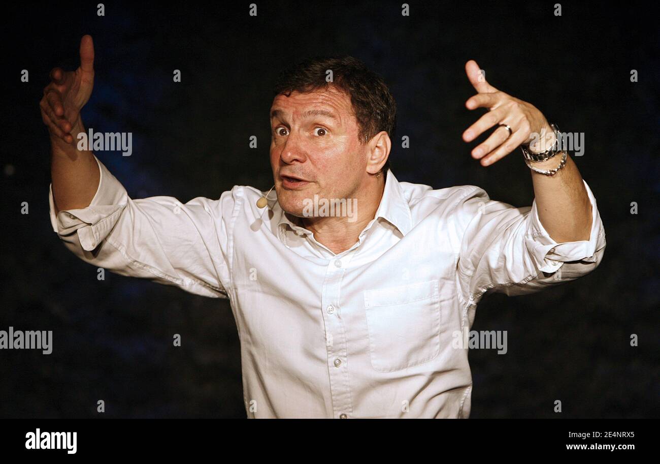 EXCLUSIVE - Actor Patrick Adler playing his show Patrick Adler, Brise ...