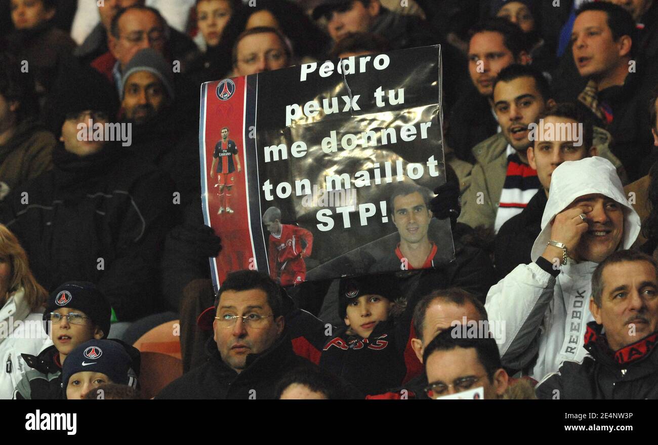 Ambiance during the French Premier League soccer match Paris Saint ...