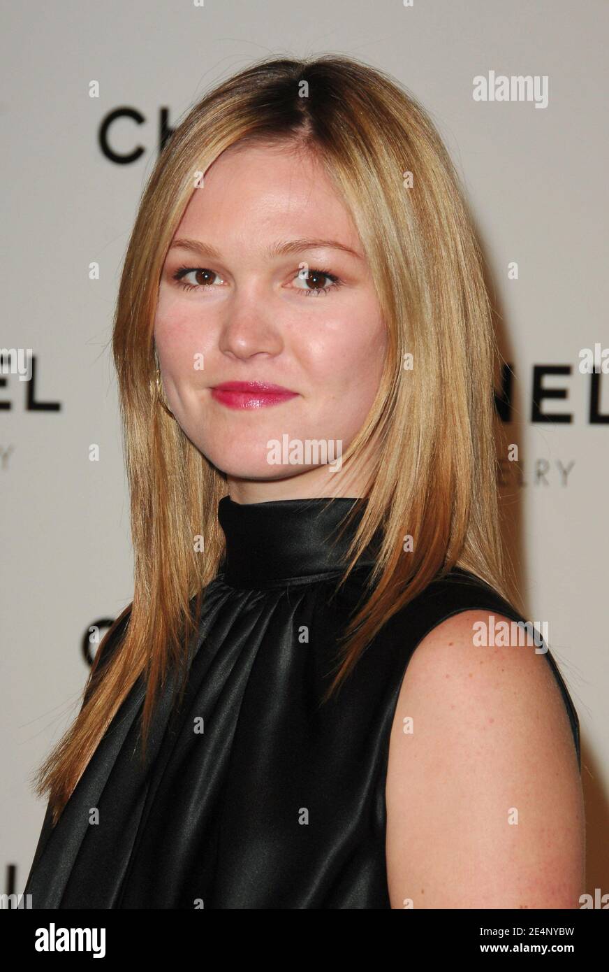 Actress julia stiles hi-res stock photography and images - Alamy