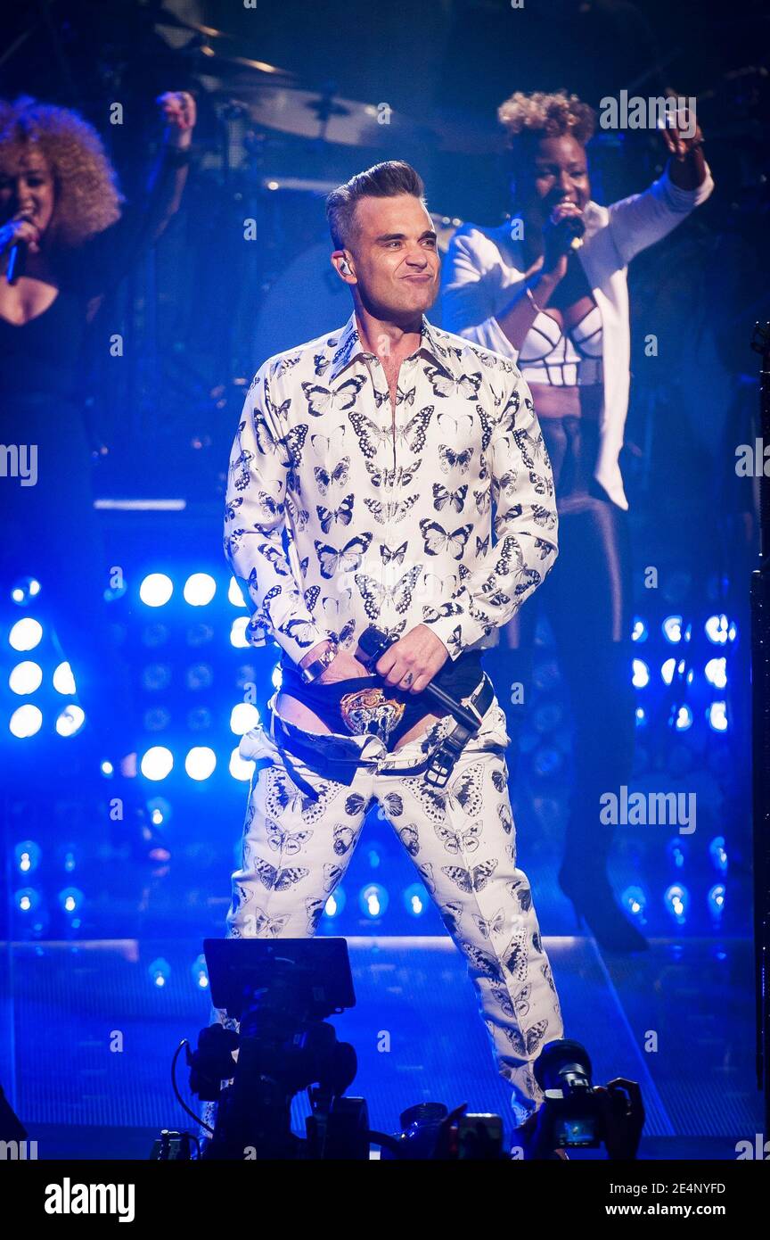 Robbie williams angels hi-res stock photography and images - Alamy