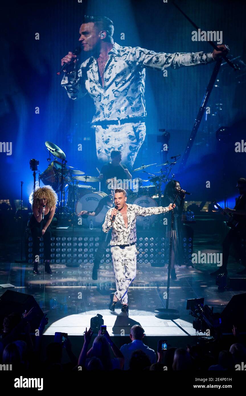 Robbie Williams Performs Live On Stage High Resolution Stock ...