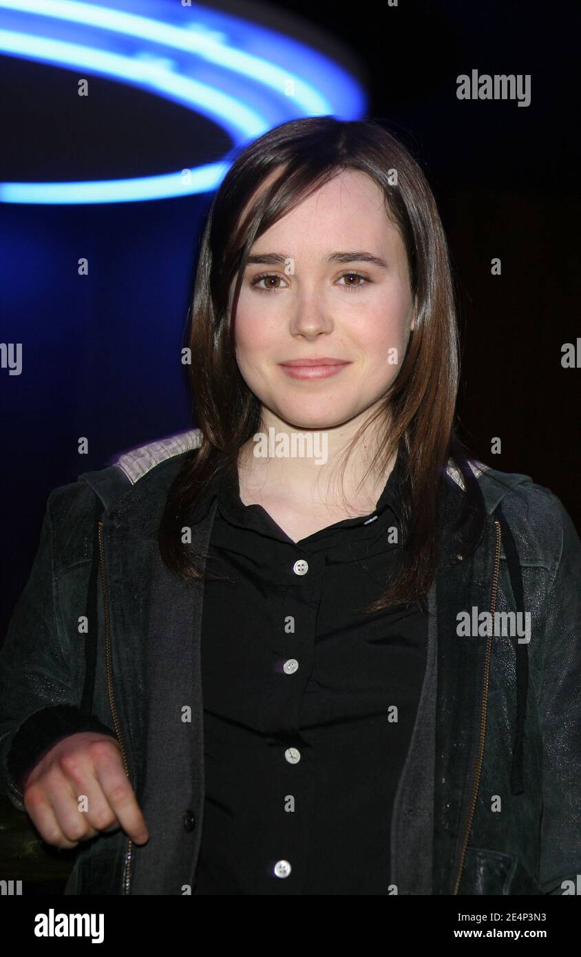 Elliot page in juno hi-res stock photography and images - Alamy