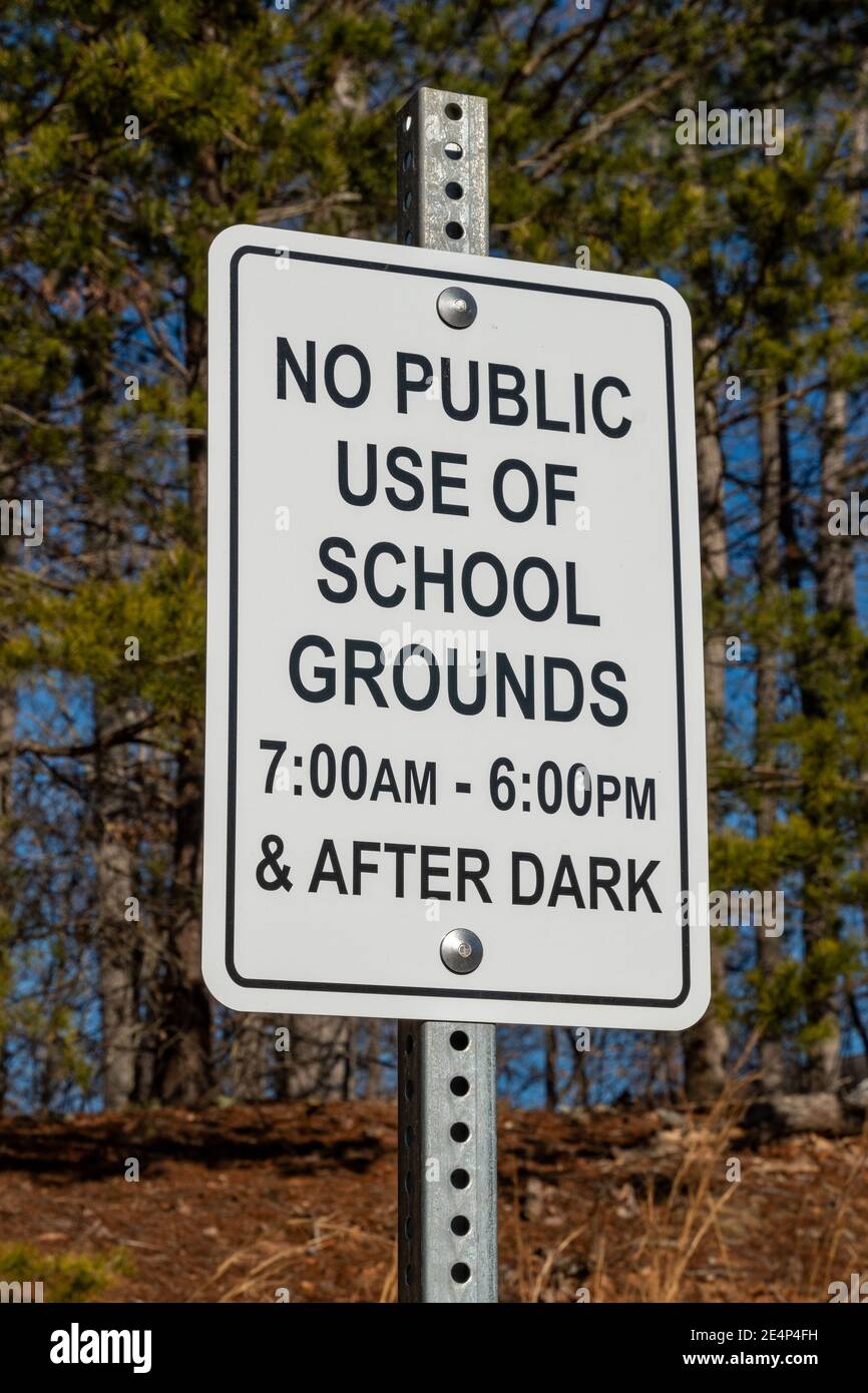 No public use of school grounds sign Stock Photo - Alamy