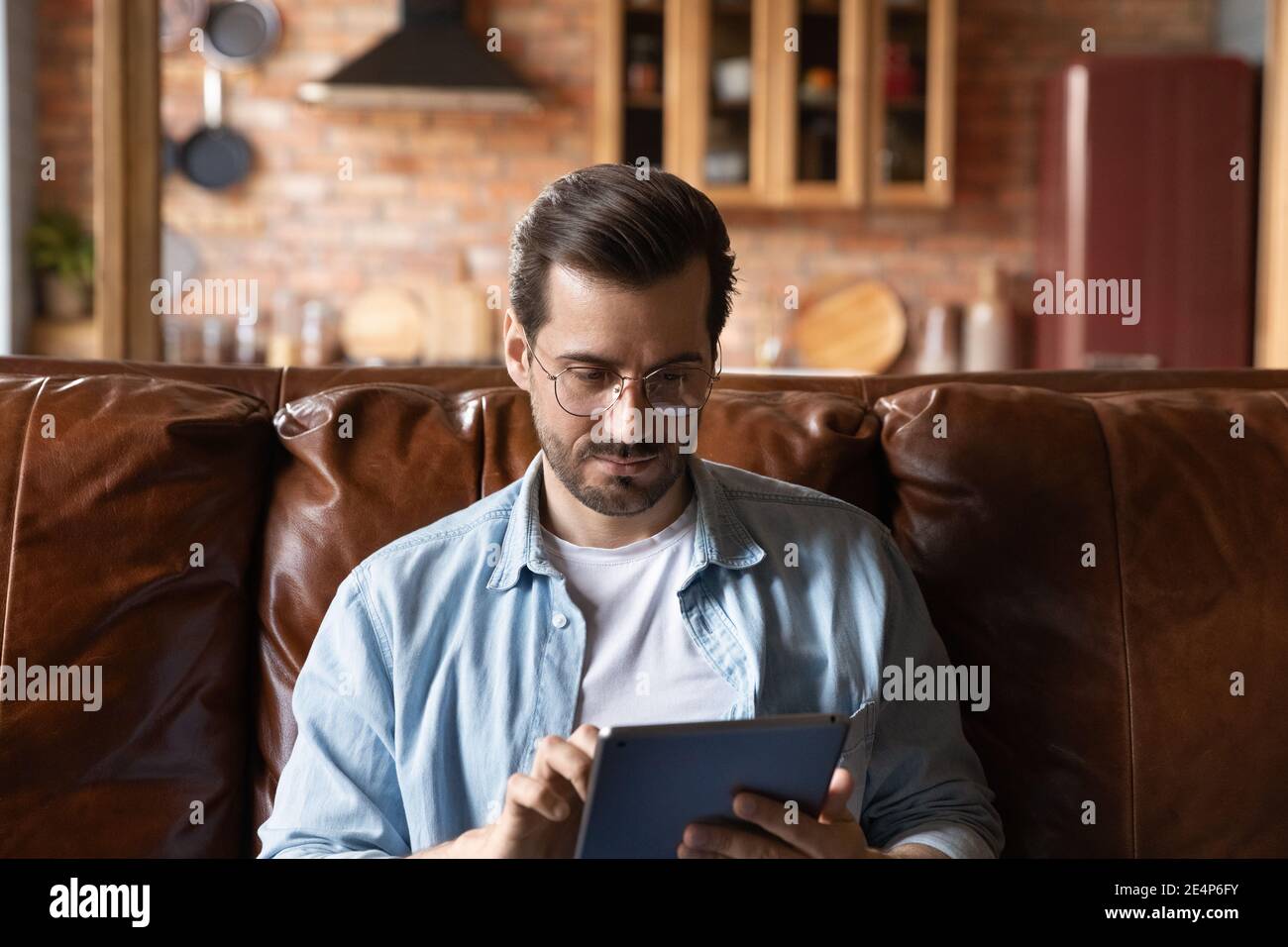 Browsing the internet hi-res stock photography and images - Alamy