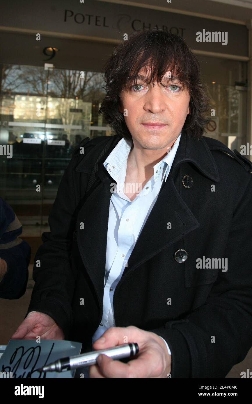 Singer Cali arrives at the taping of 'Vivement dimanche' held at Studio ...