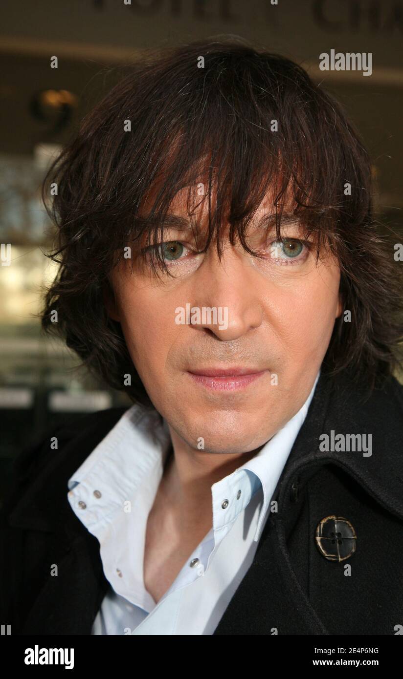 Singer Cali arrives at the taping of 'Vivement dimanche' held at Studio ...