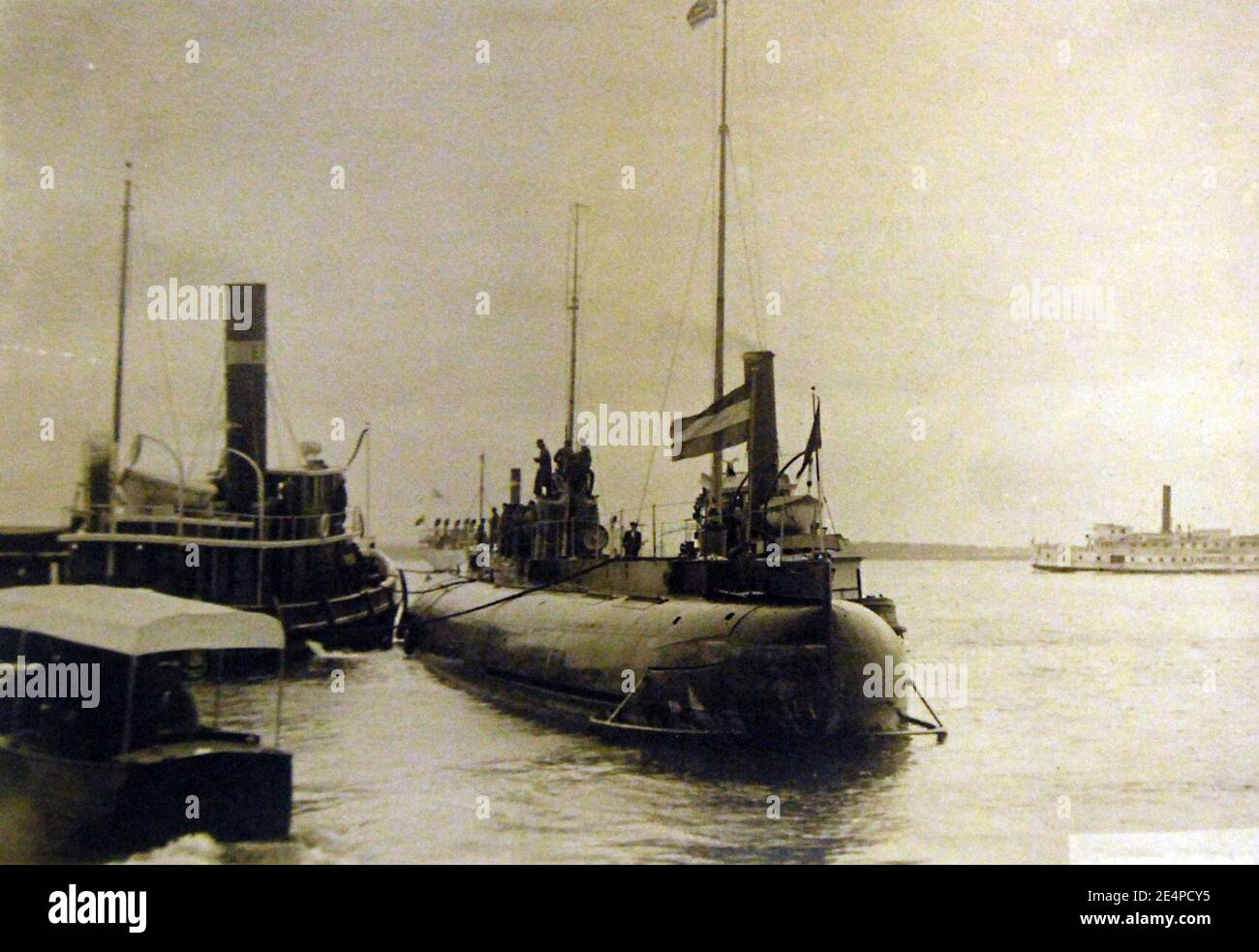 Merchant submarine, Deutschland, New London, Connecticut, November 1916 ...