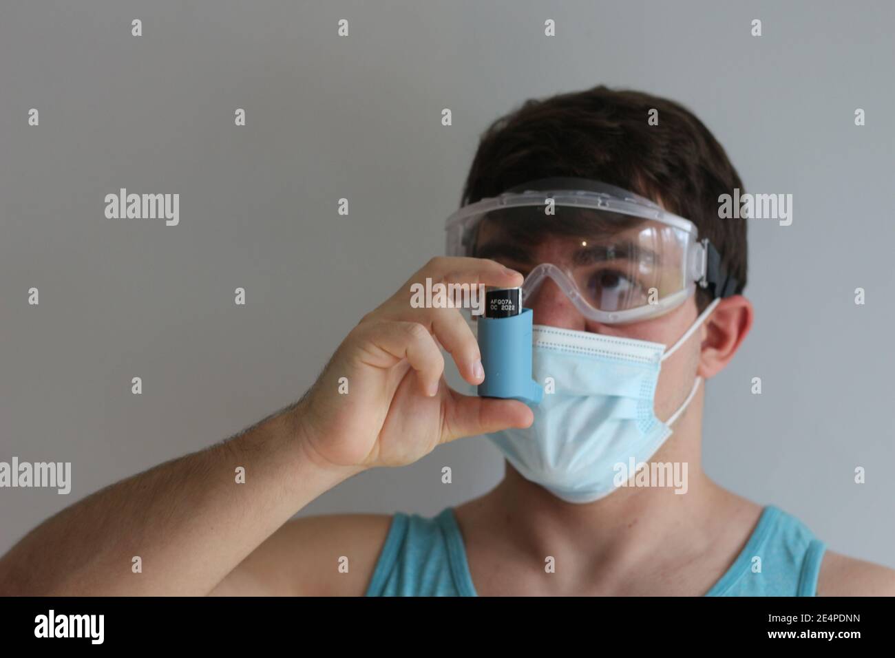 man in full ppe shows how to use a rescue inhaler Stock Photo - Alamy