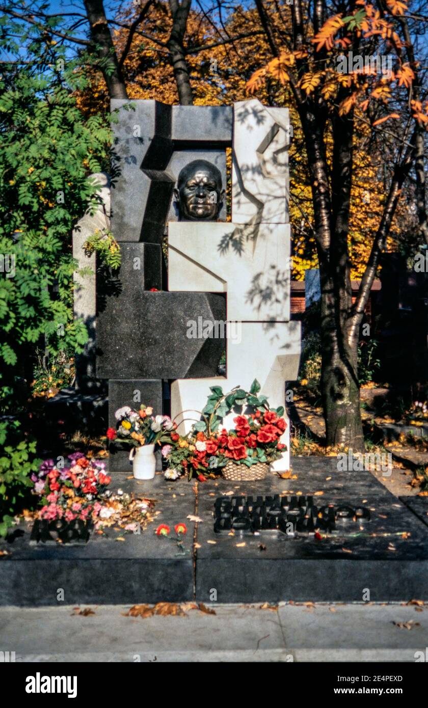 Grave of Nikita Khrushchev (First Secretary of the Communist Party of ...
