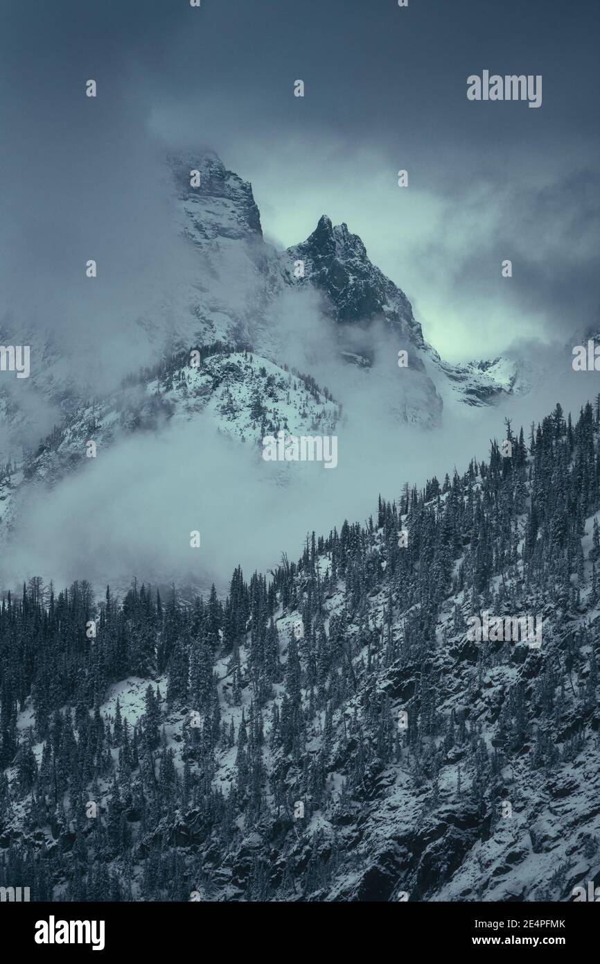 Dark clouds foggy washington hi-res stock photography and images - Alamy