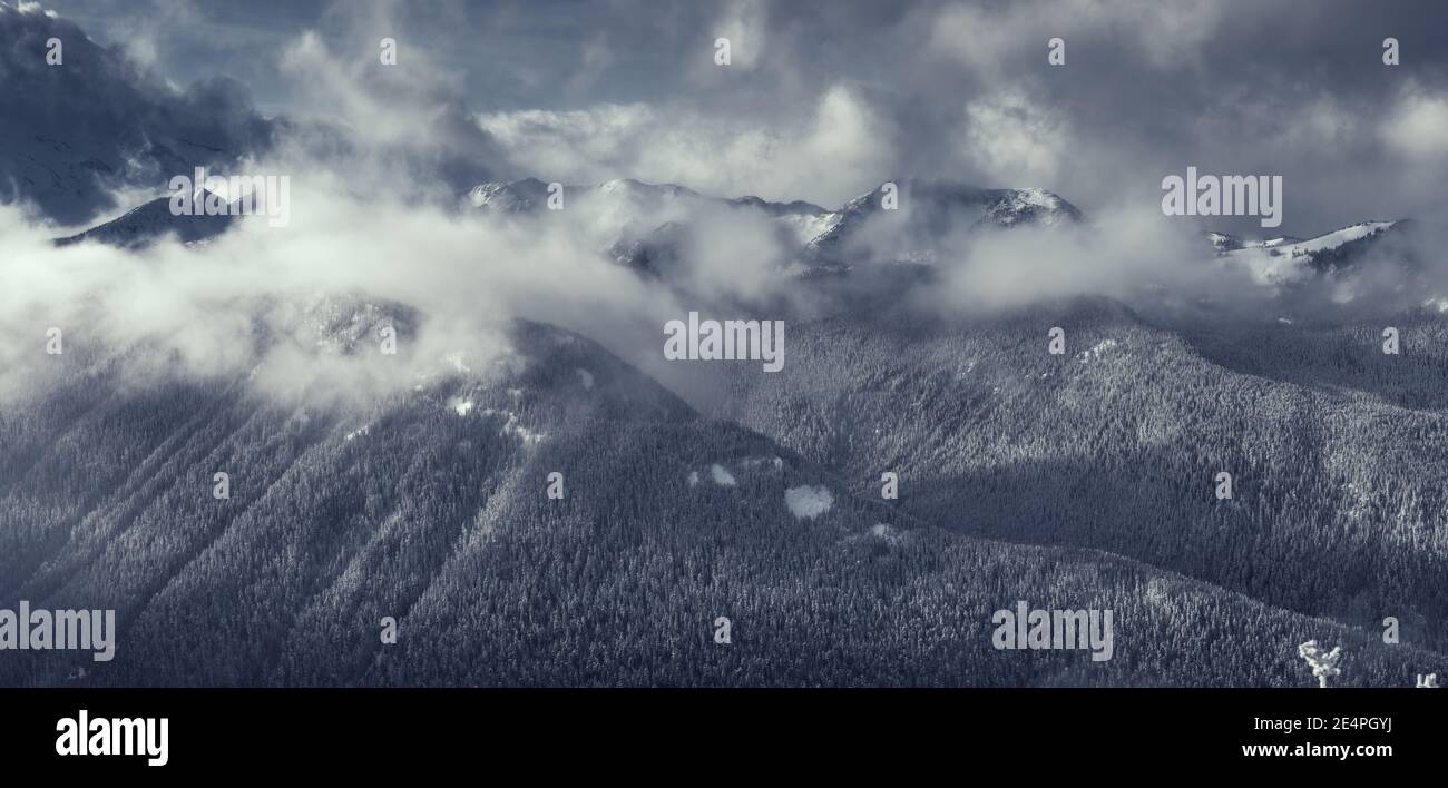 Dark clouds foggy washington hi-res stock photography and images - Alamy