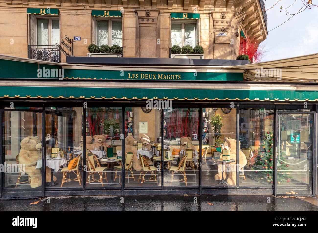 Empty restaurant due covid19 hi-res stock photography and images - Alamy