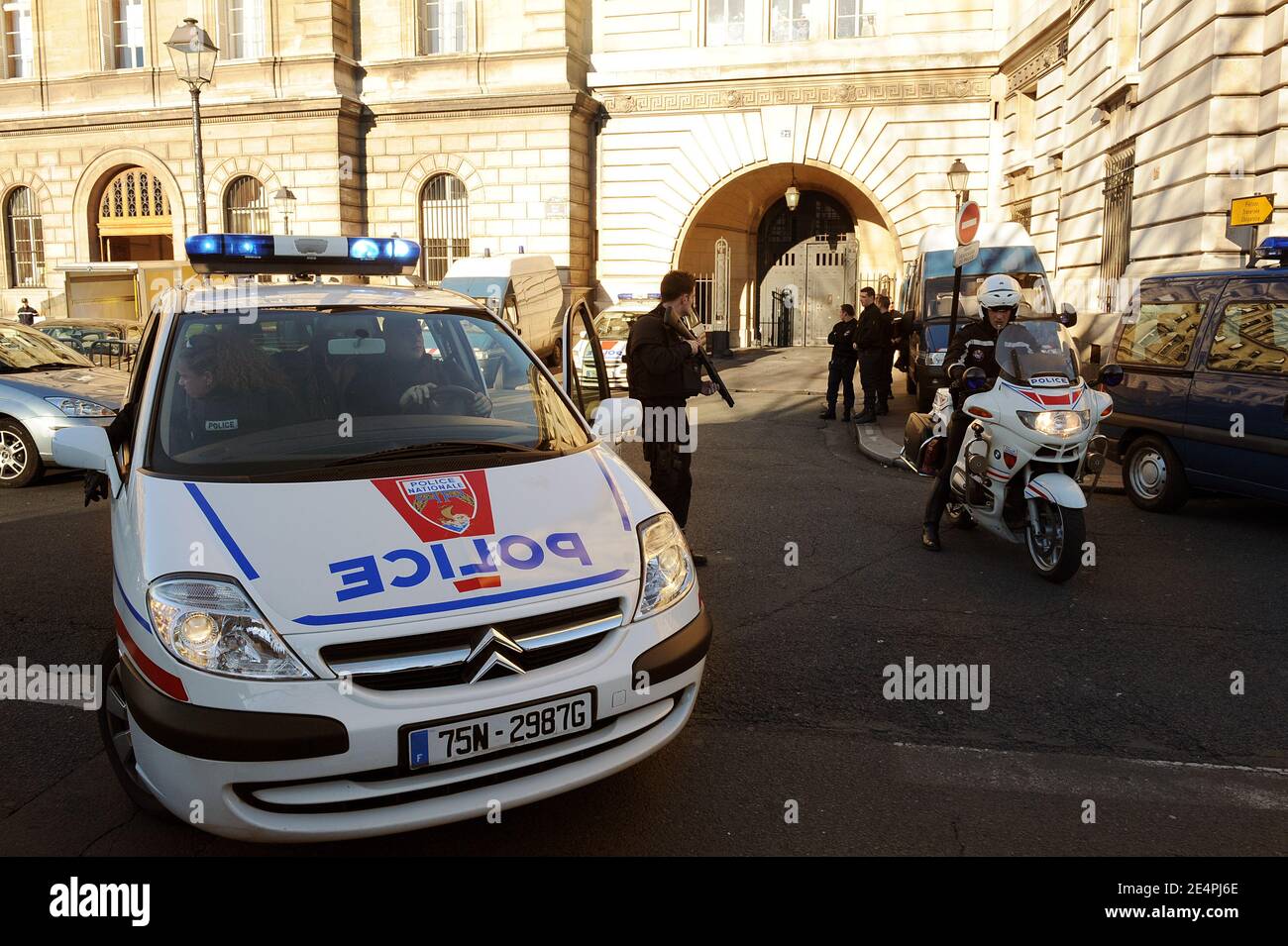 Police courts van leaving hi-res stock photography and images - Alamy