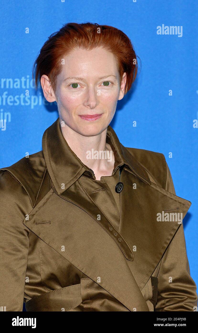 Tilda swinton poses hi-res stock photography and images - Alamy