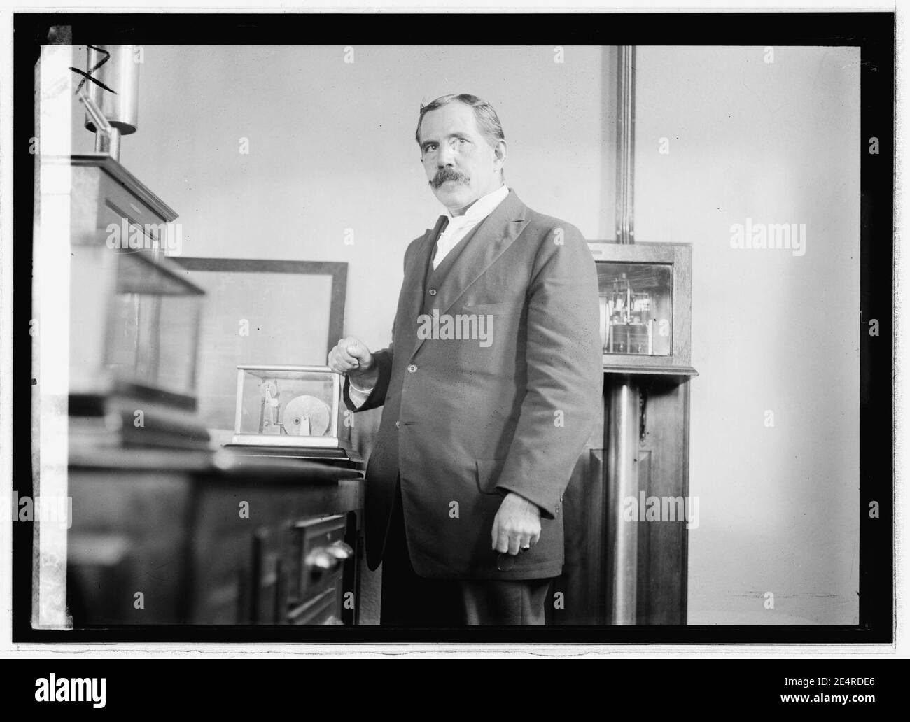Chief of weather bureau hi-res stock photography and images - Alamy