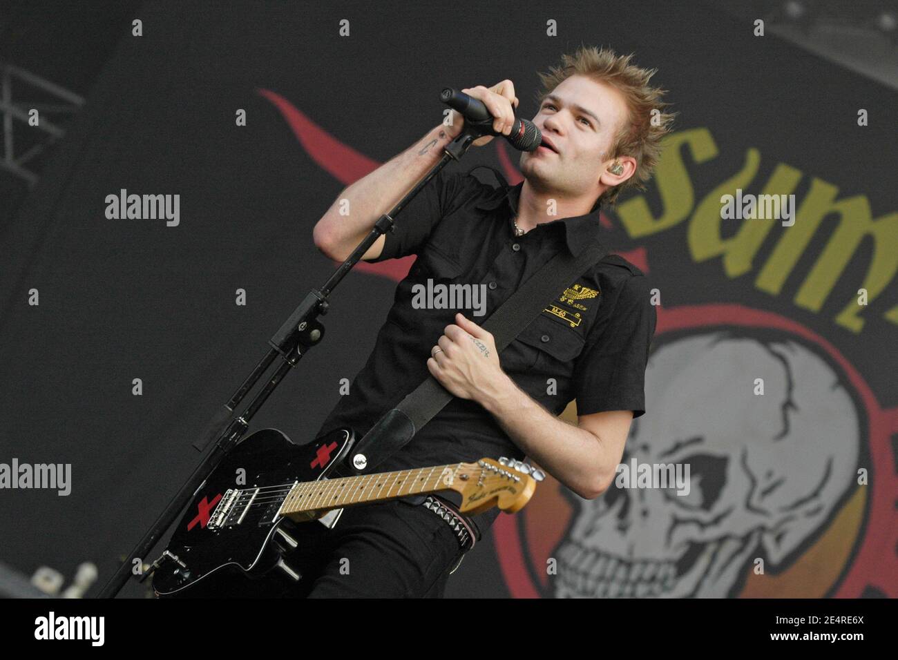 Sum 41 band hi-res stock photography and images - Alamy