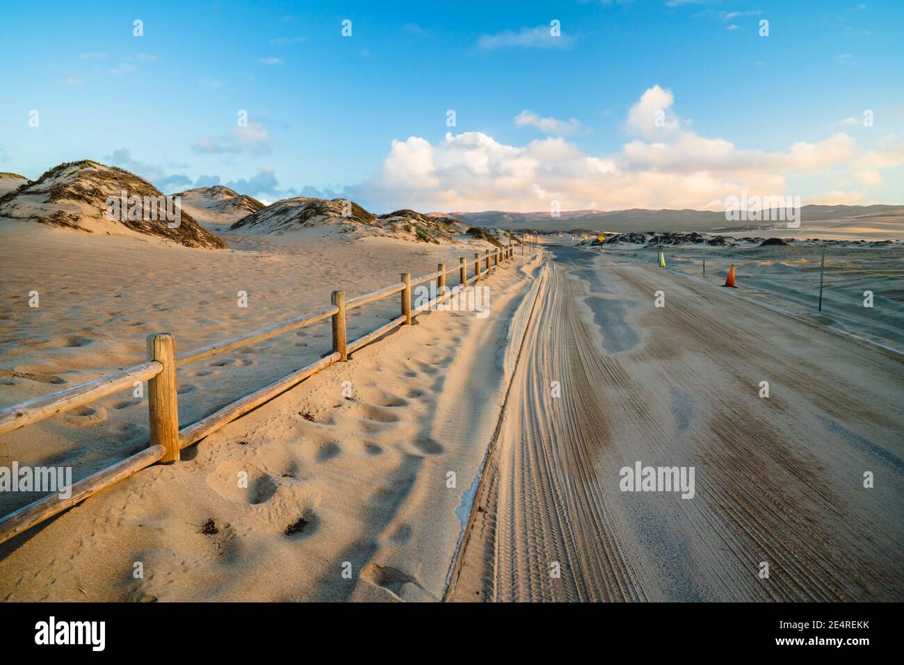 Road through sand dunes in Guadalupe-Nipomo Dunes National Wildlife ...