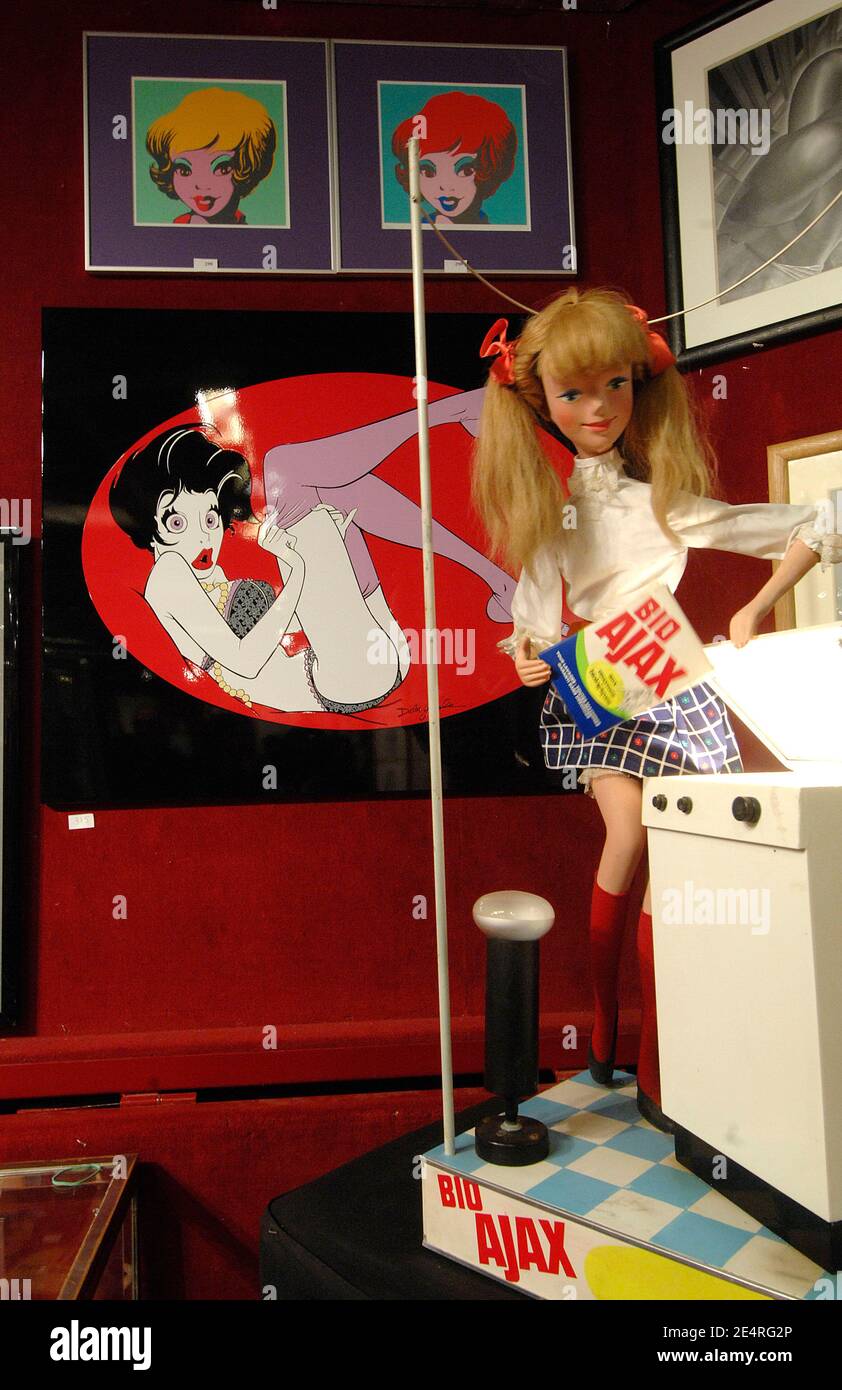 Pin Up collection by French artist Aslan, auctioned in the Hotel Drouot ...