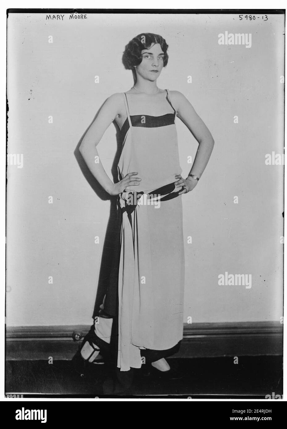 Mary moore hi-res stock photography and images - Alamy