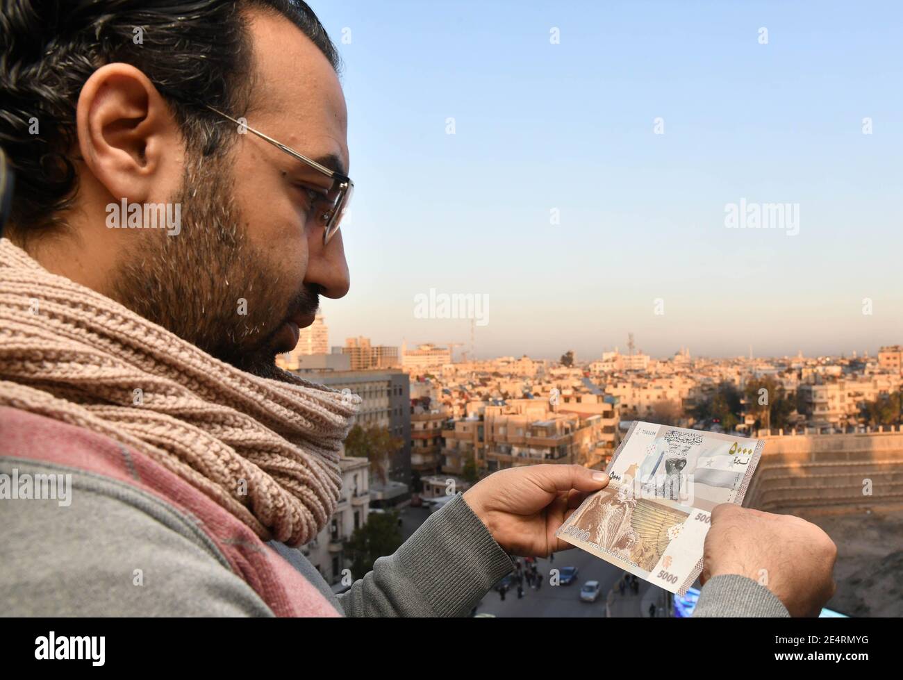 Syrian bank note hi-res stock photography and images - Alamy