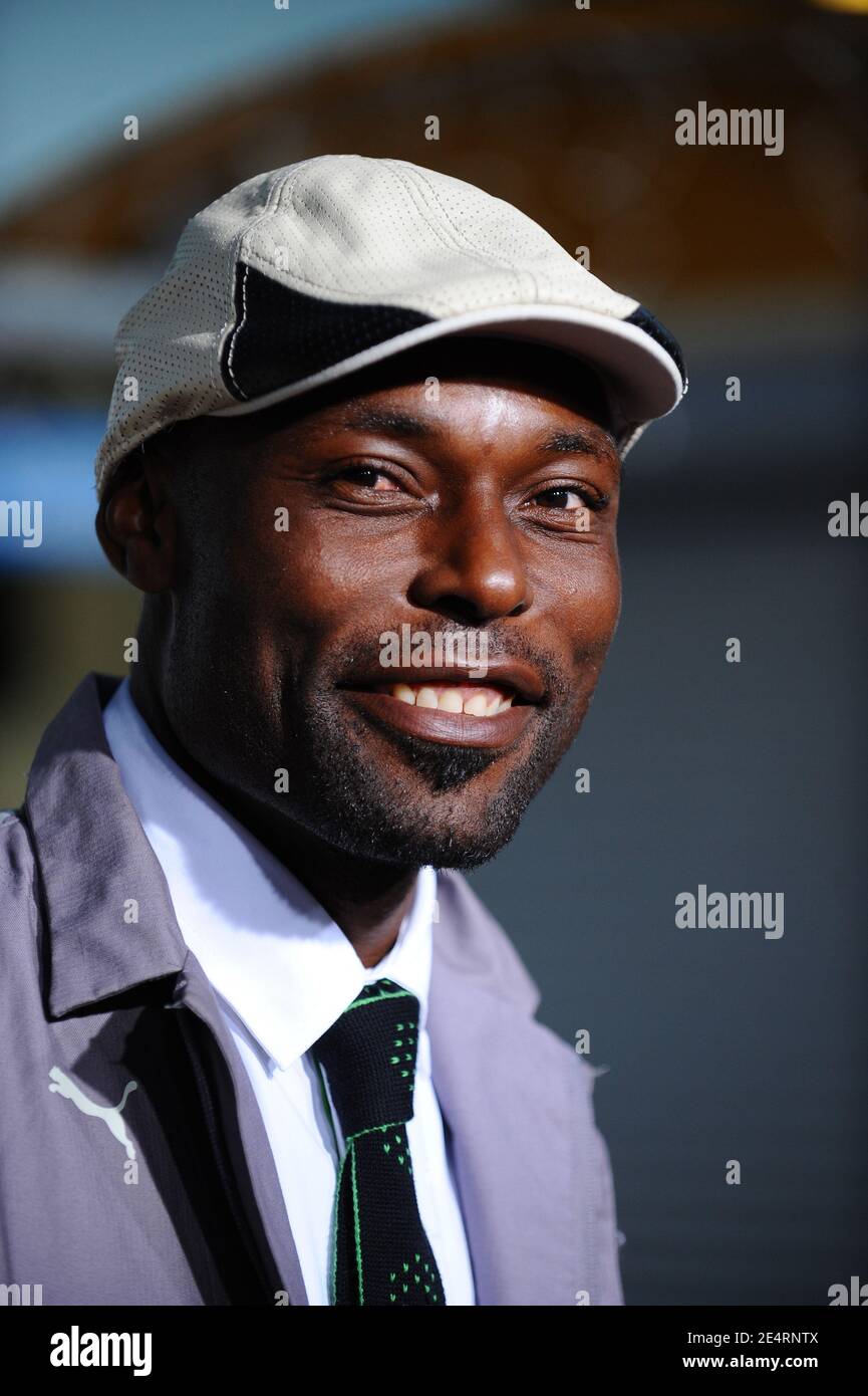 Jimmy Jean-Louis attends the premiere of Run, Fatboy, Run at the ...