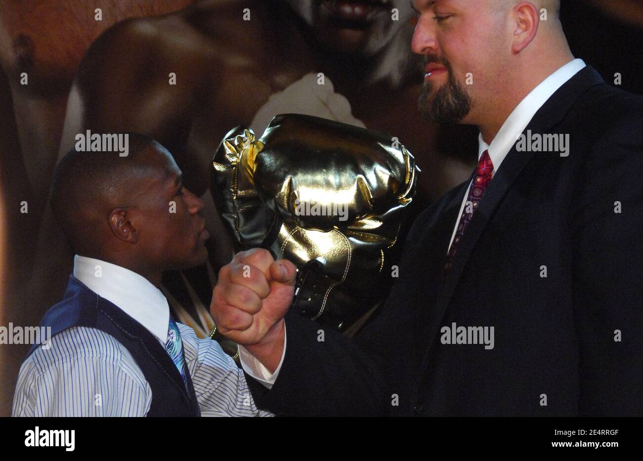 Professional boxer Floyd Mayweather (L) and WWE Superstar Big Show face ...