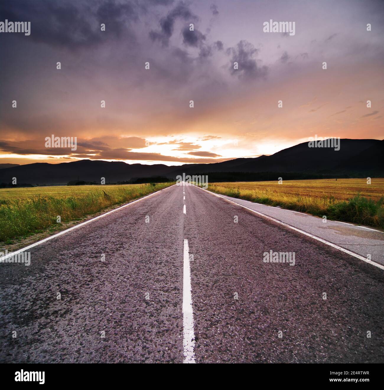 Straight asphalt road mountain hi-res stock photography and images - Alamy