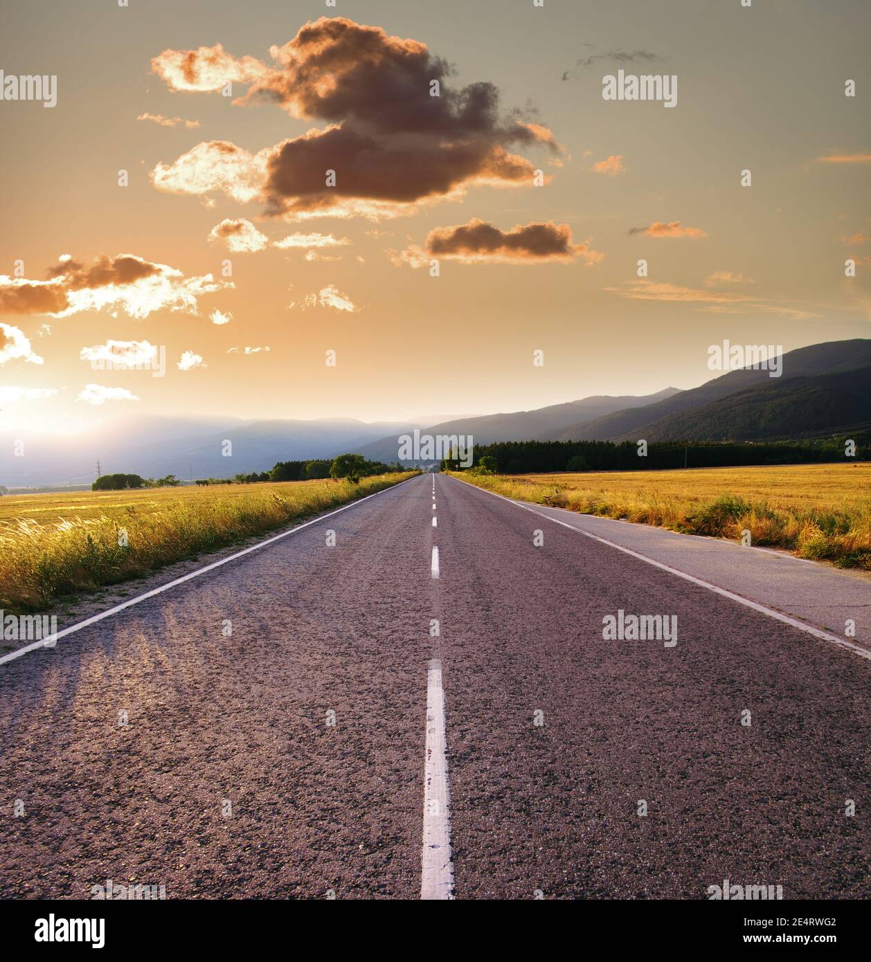 Straight tar road hi-res stock photography and images - Alamy