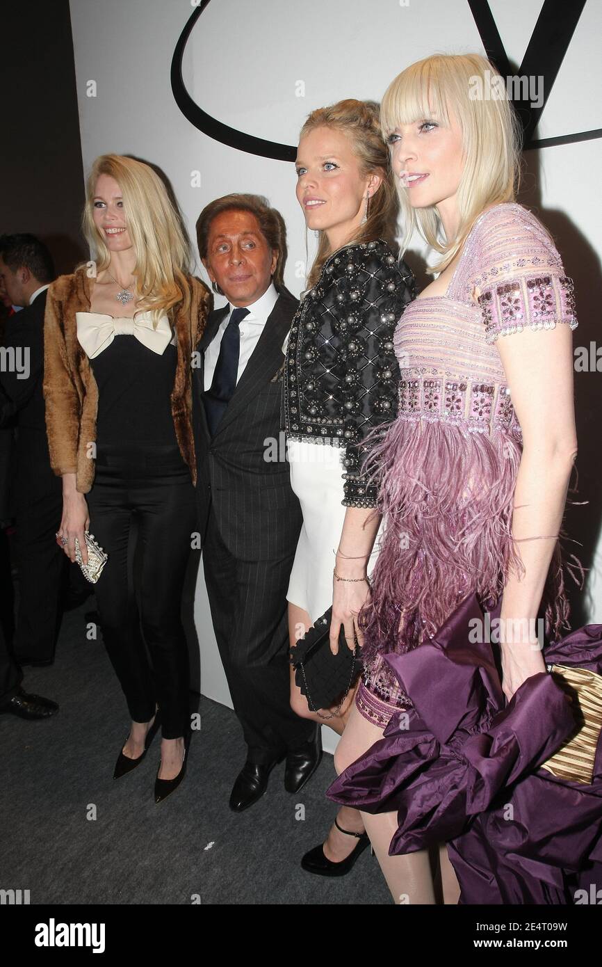 Italian designer Valentino poses backstage with Czech-born supermodel ...