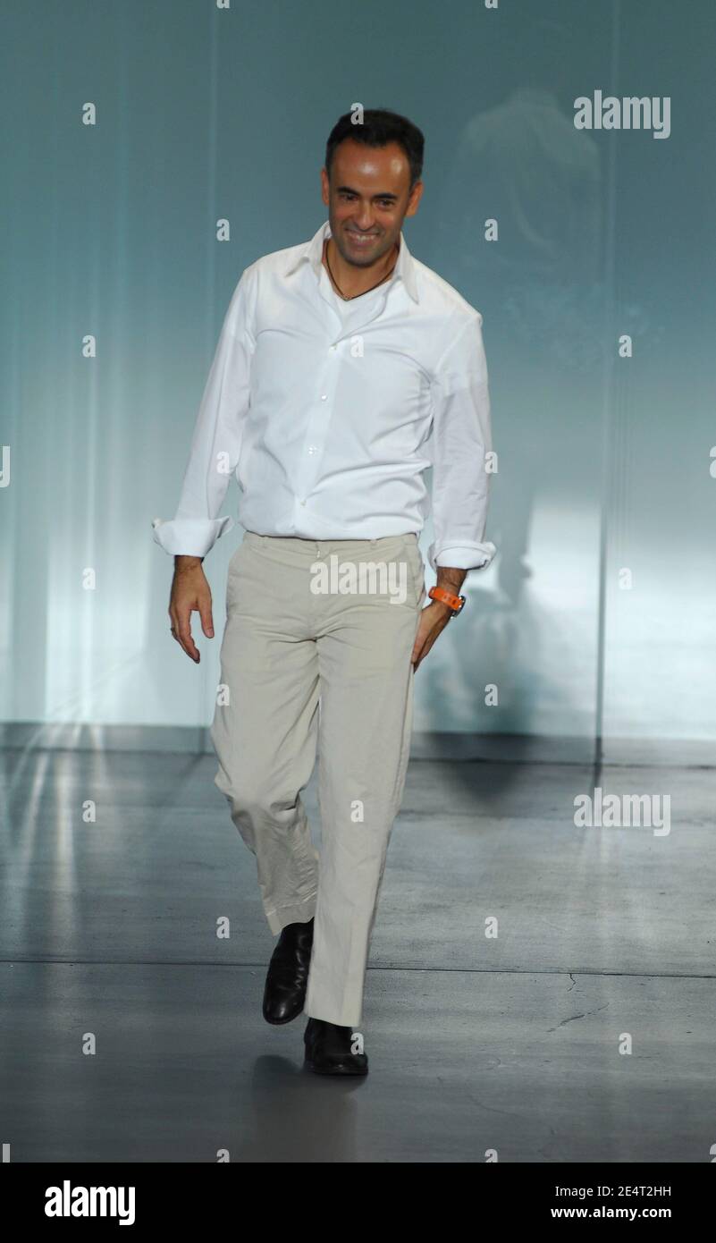 Deigner Calvin Klein appears on the runway at the end of his Fall 2008 ...