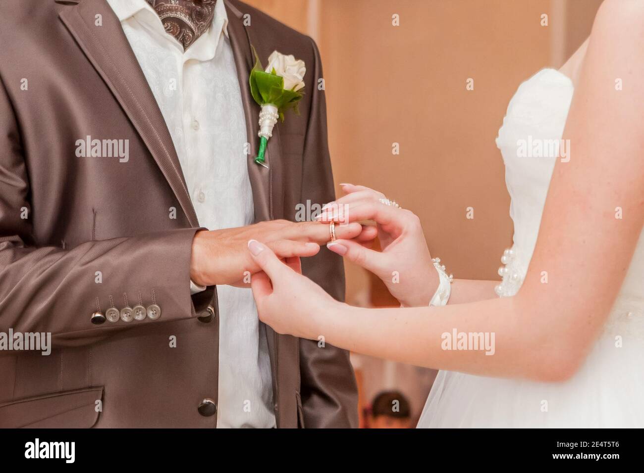 Ringed finger hi-res stock photography and images - Alamy