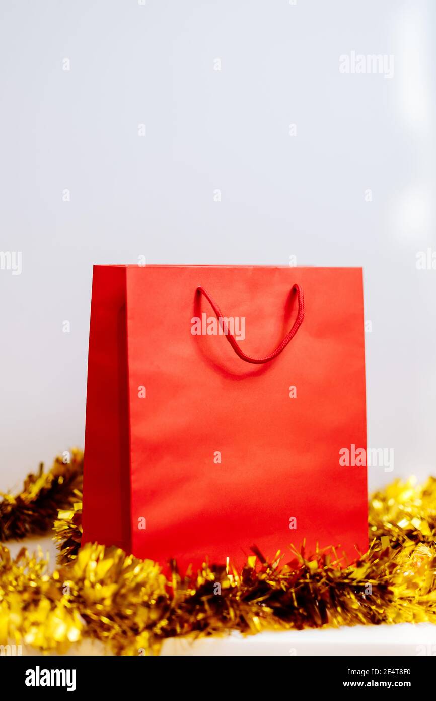 red paper bag blank template Stock Photo - Alamy
