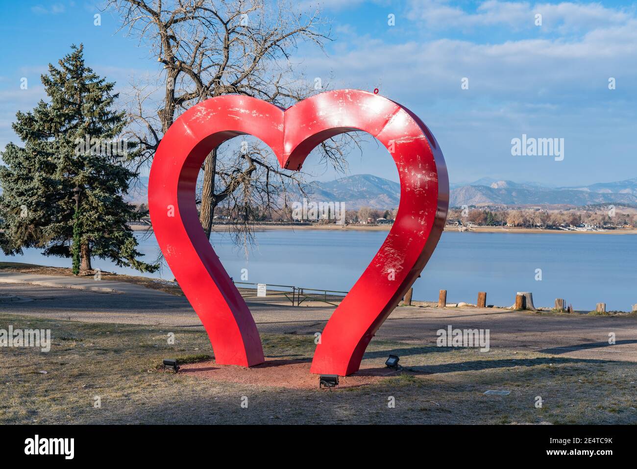 Heart sculpture hi-res stock photography and images - Alamy