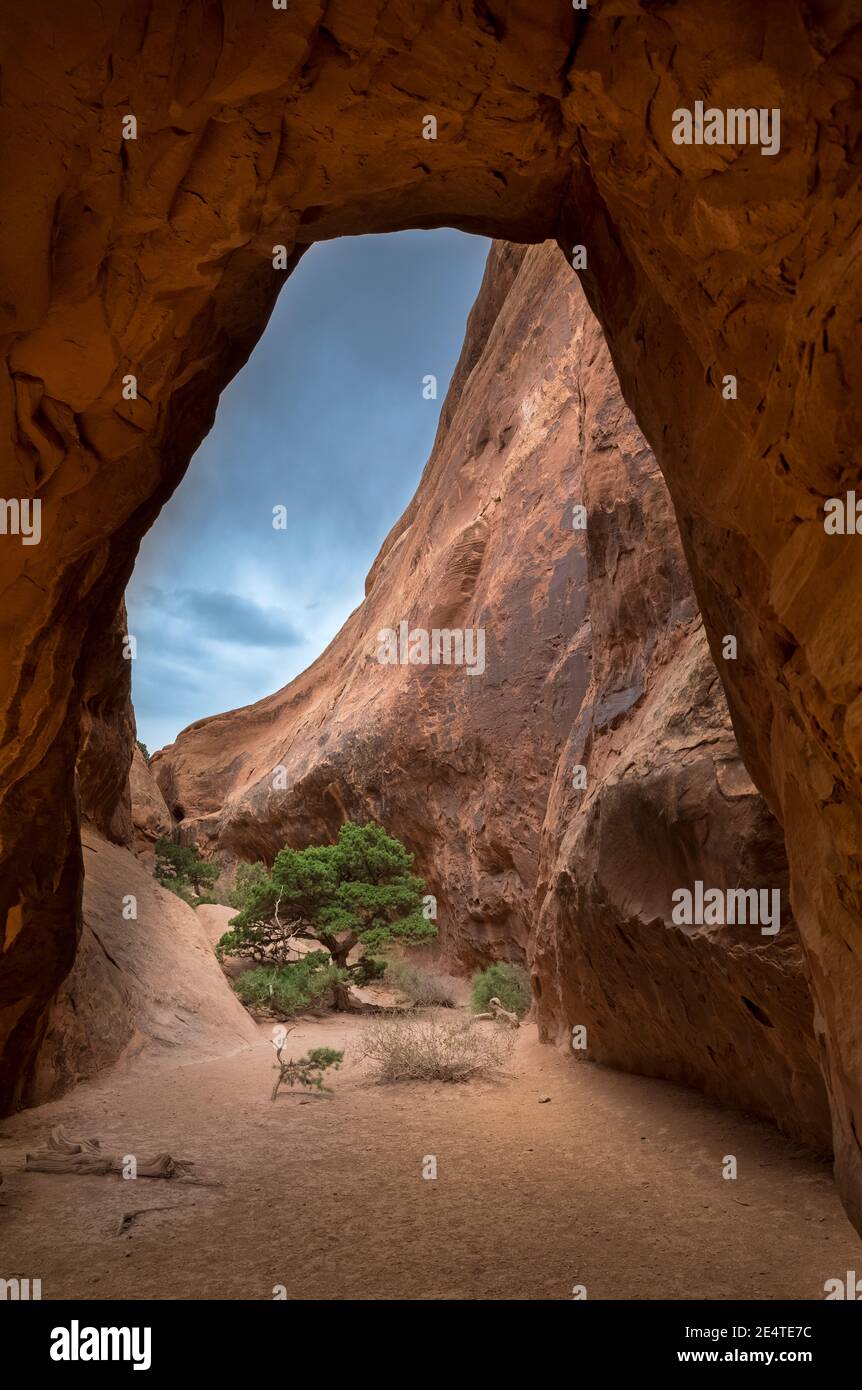 Navajo arch hi-res stock photography and images - Alamy