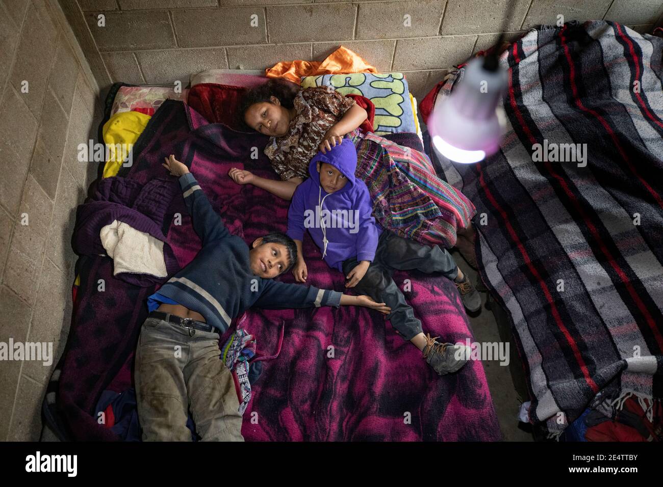 Children family bed hi-res stock photography and images - Alamy