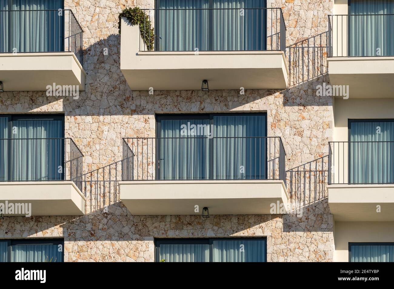 Condo building exterior hi-res stock photography and images - Alamy