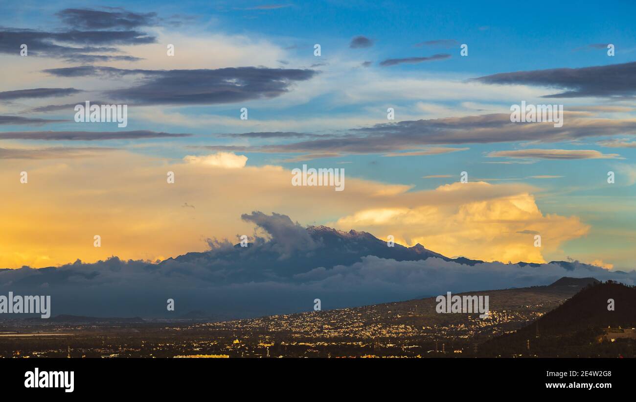 Sun light volcanoes hi-res stock photography and images - Alamy