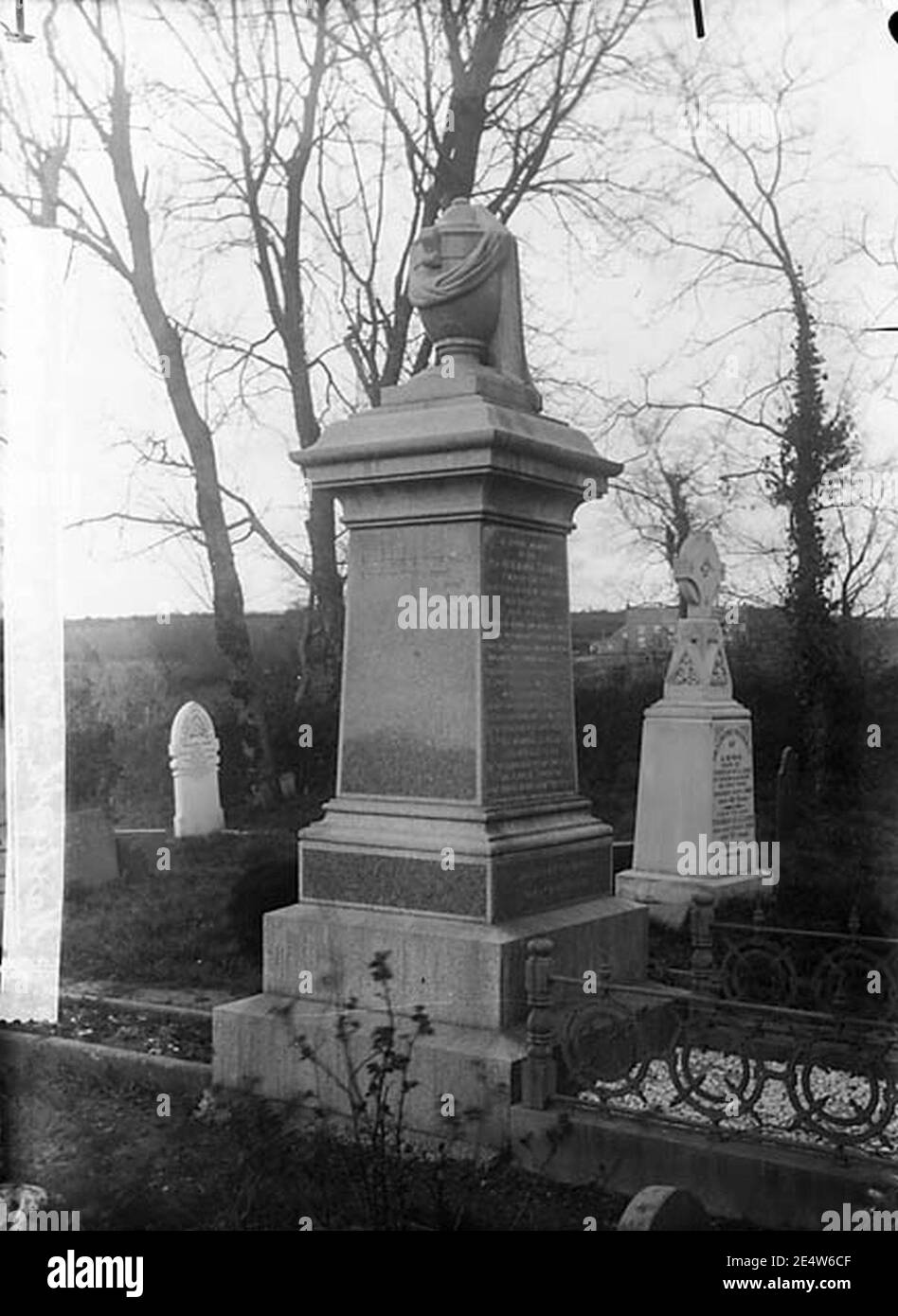 Memorial of Revd Benjamin Thomas (Myfyr Emlyn, 1836-93), Narberth Stock ...