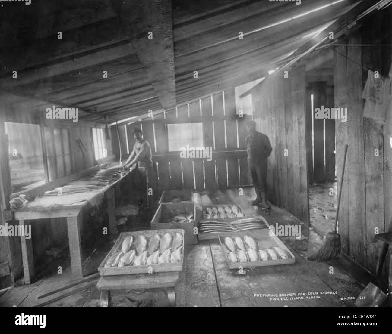 Cold storage men hi-res stock photography and images - Alamy