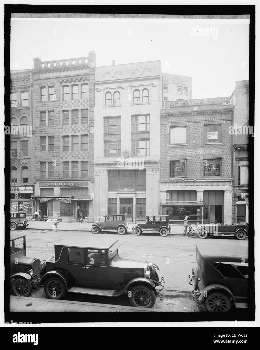 Merchants bank Black and White Stock Photos & Images - Alamy