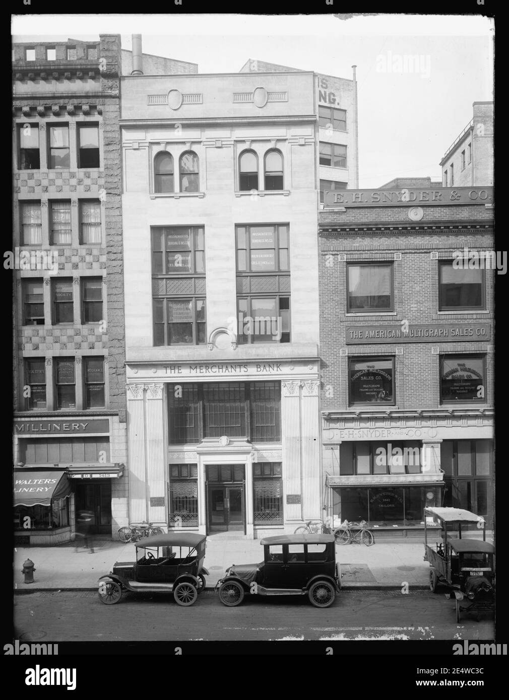 Merchants bank Black and White Stock Photos & Images - Alamy