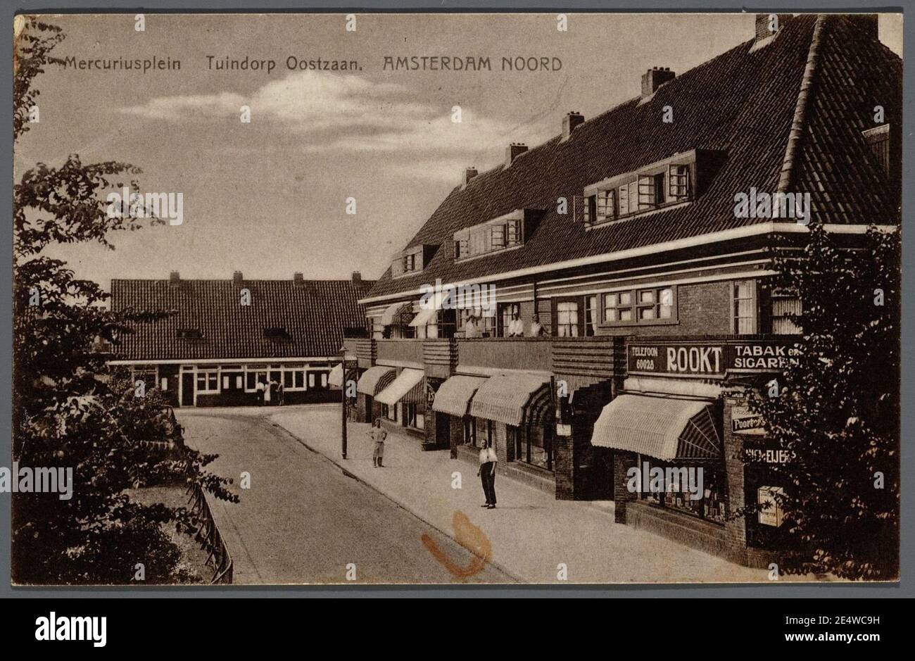 Mercuriusplein. Tuindorp Oostzaan. Amsterdam Noord Stock Photo - Alamy