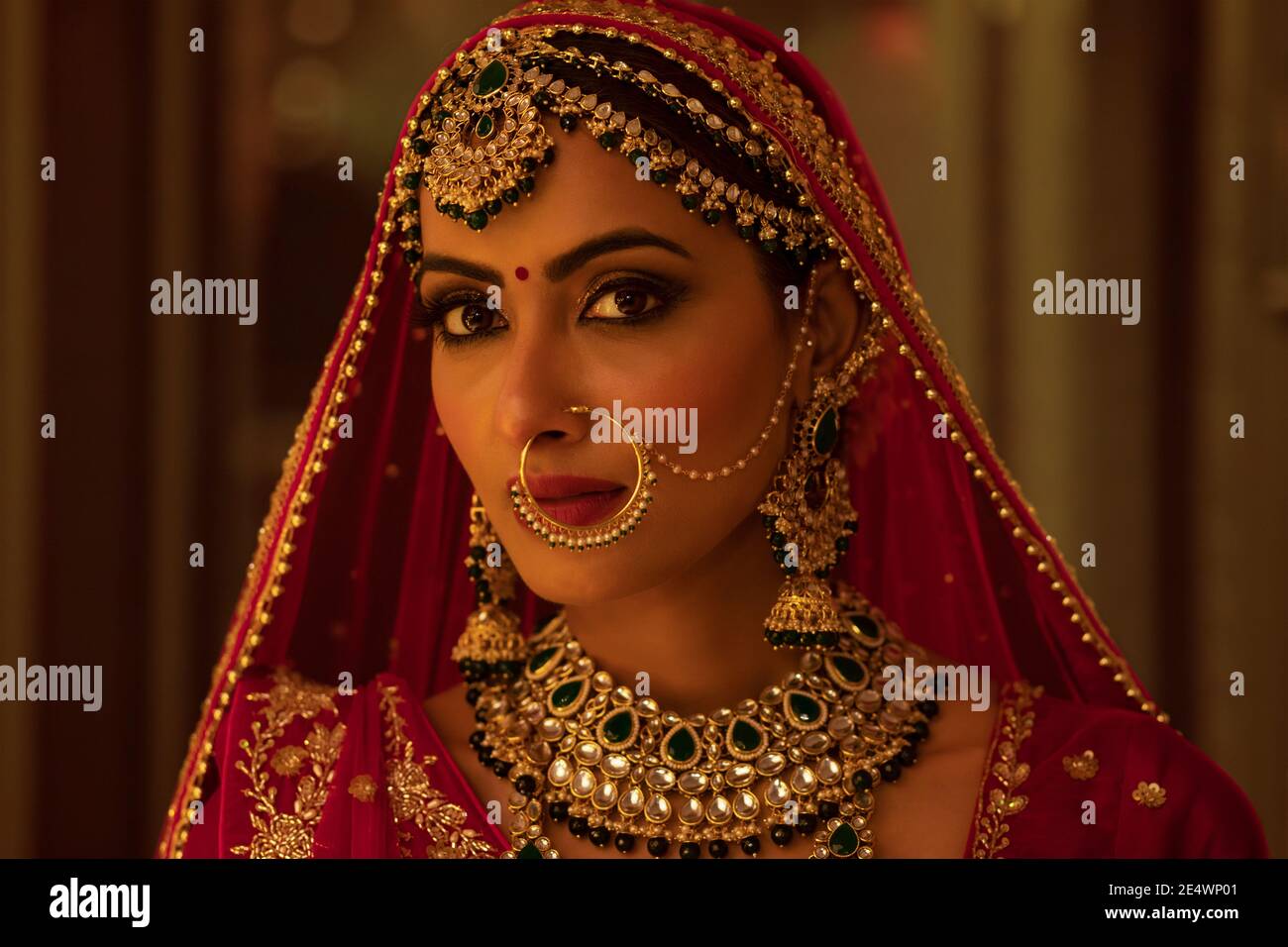 Beautiful indian bride dressed in hi-res stock photography and images ...