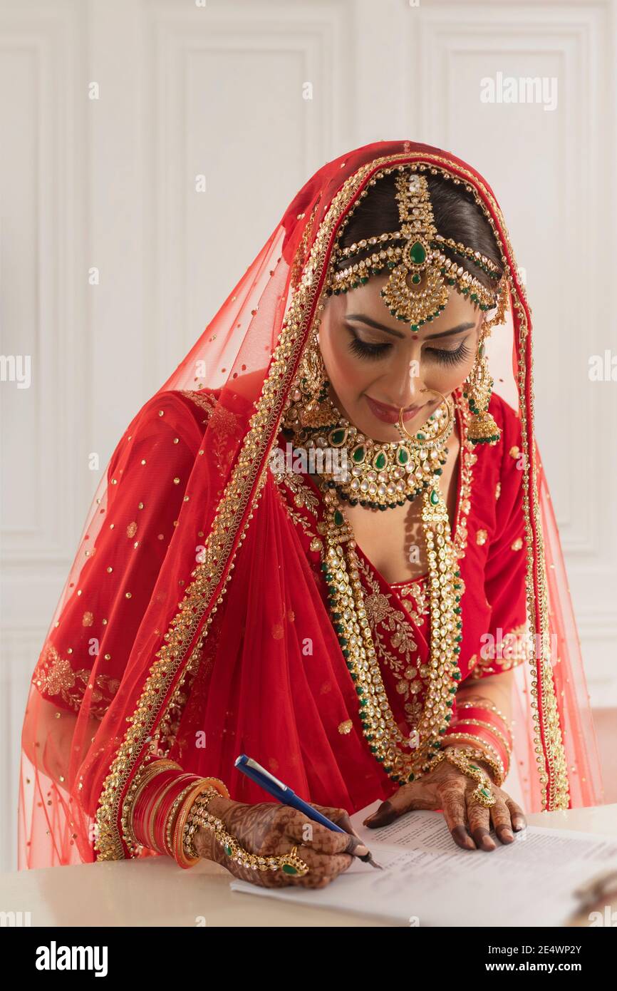 Signature documents hi-res stock photography and images - Alamy