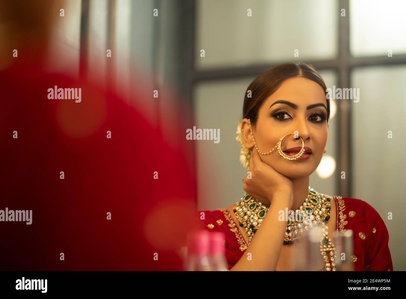 Bride looking into mirror hi-res stock photography and images - Alamy