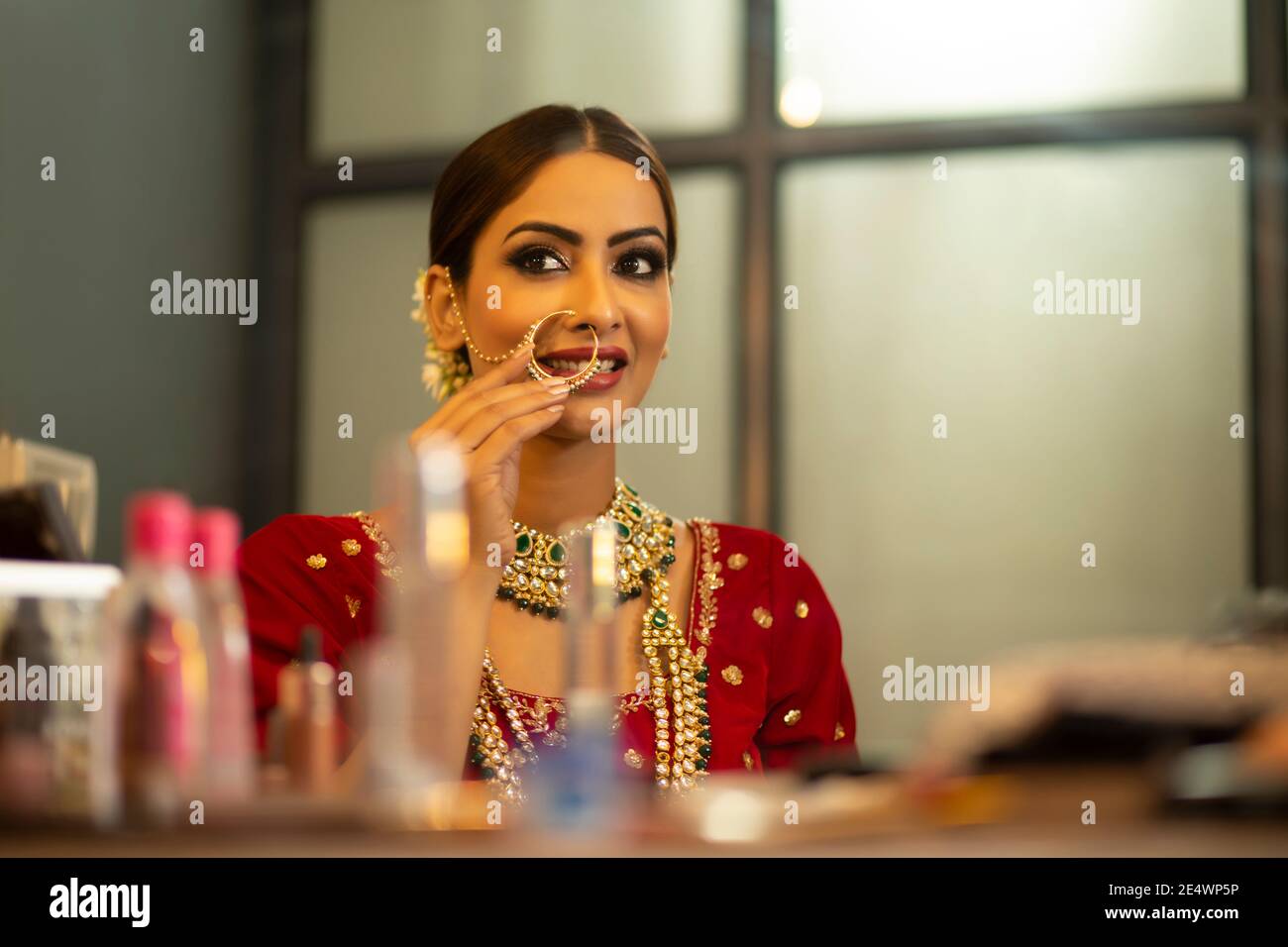 Bride looking into mirror hi-res stock photography and images - Alamy