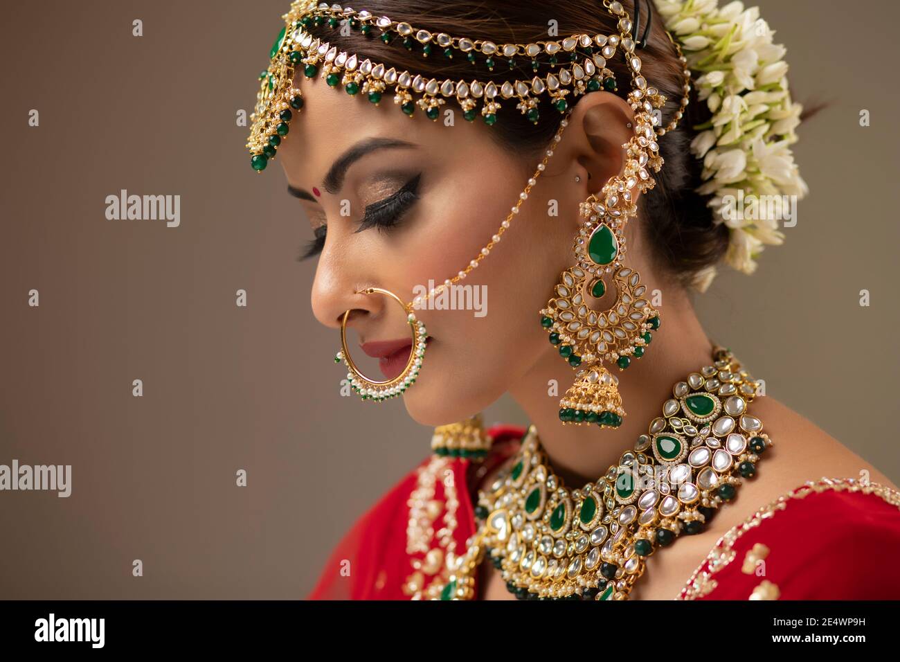 Shy indian bride india hi-res stock photography and images - Alamy