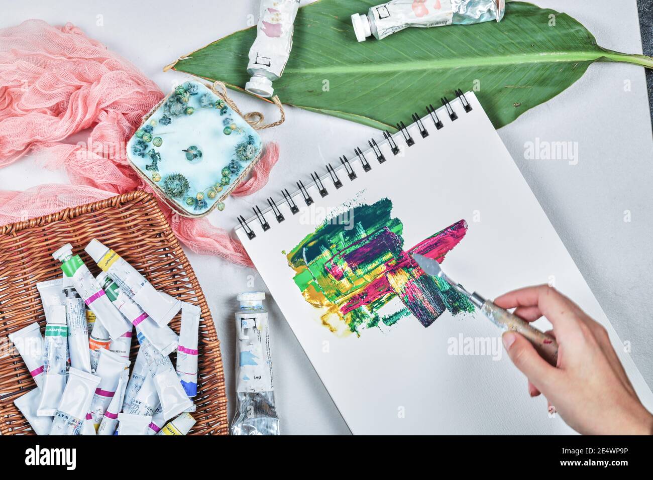 Painter hand drawing oil paints hi-res stock photography and images - Alamy
