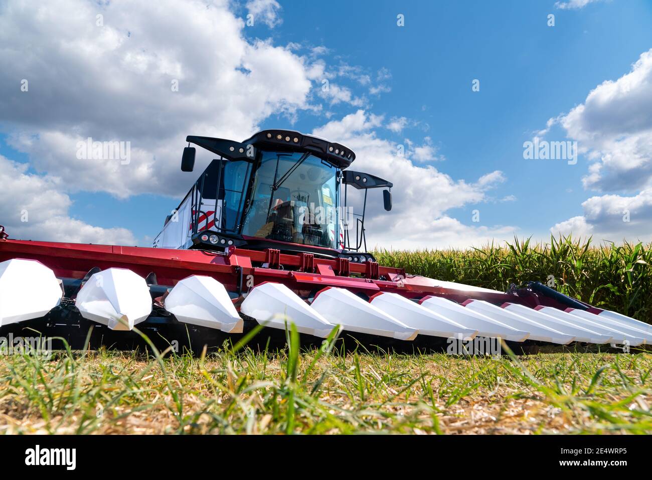 Combine harvester corn hi-res stock photography and images - Alamy