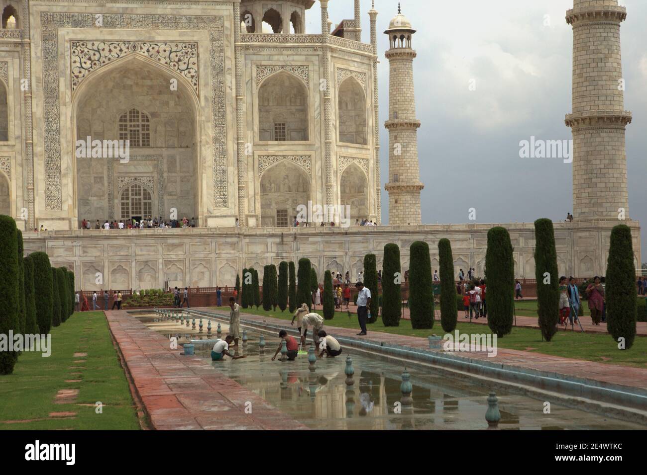 Maintenance of taj mahal hi-res stock photography and images - Alamy